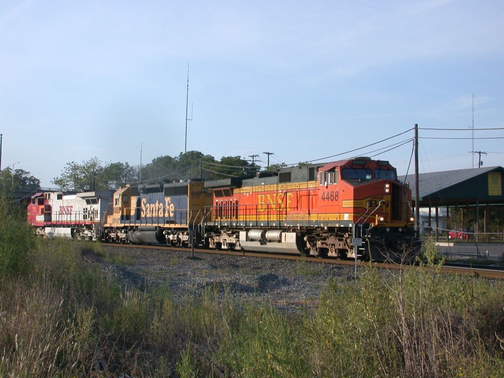 BNSF 4468 18Sep2004 Three engine power SB at 1st Street